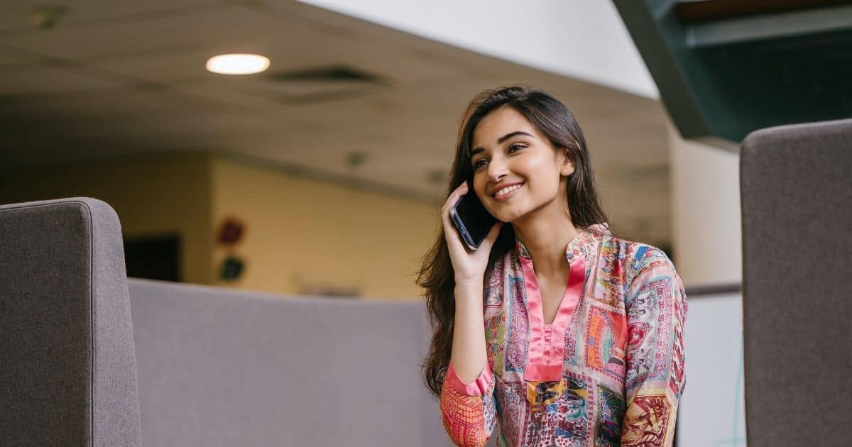 8 Tips to Delight Callers When Answering the Phone